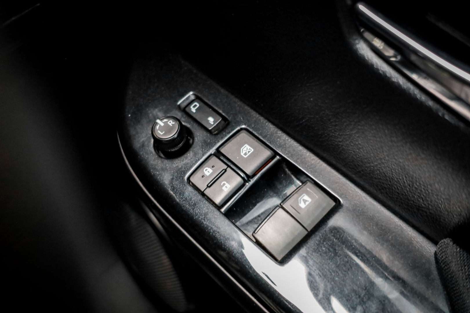 TOYOTA HILUX REVO SMART CAB PRERUNNER 2.4 ROCCO (B1503) | Boy Auto Group